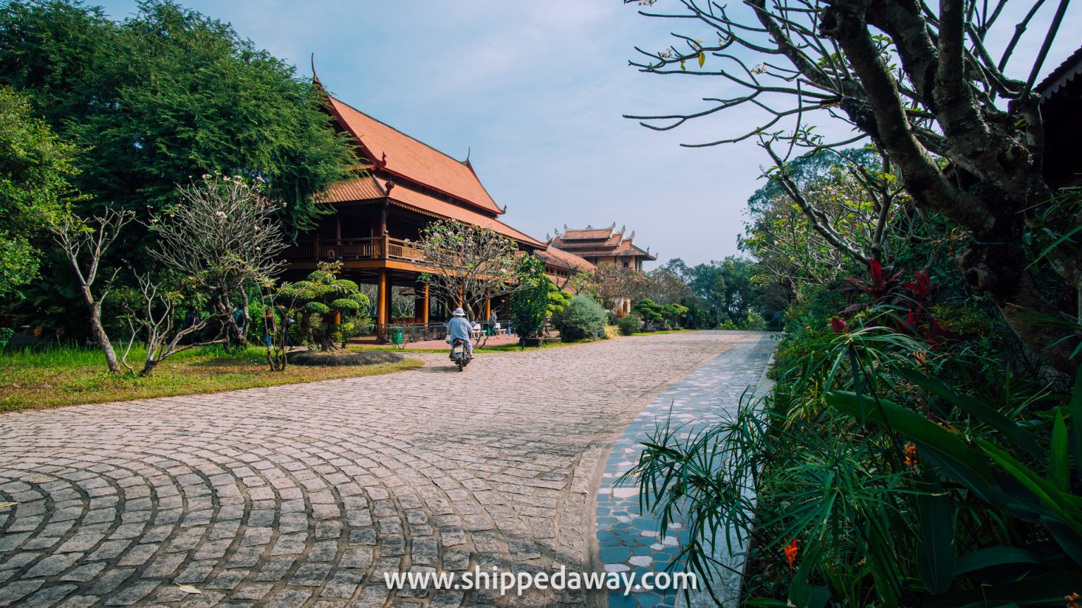 Buu Long Pagoda - Stunning Buddhist Temple in Ho Chi Minh City ...