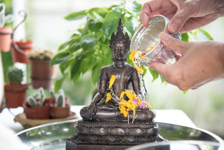 Songkran Tourist Guide: Thai New Year & Water Festival