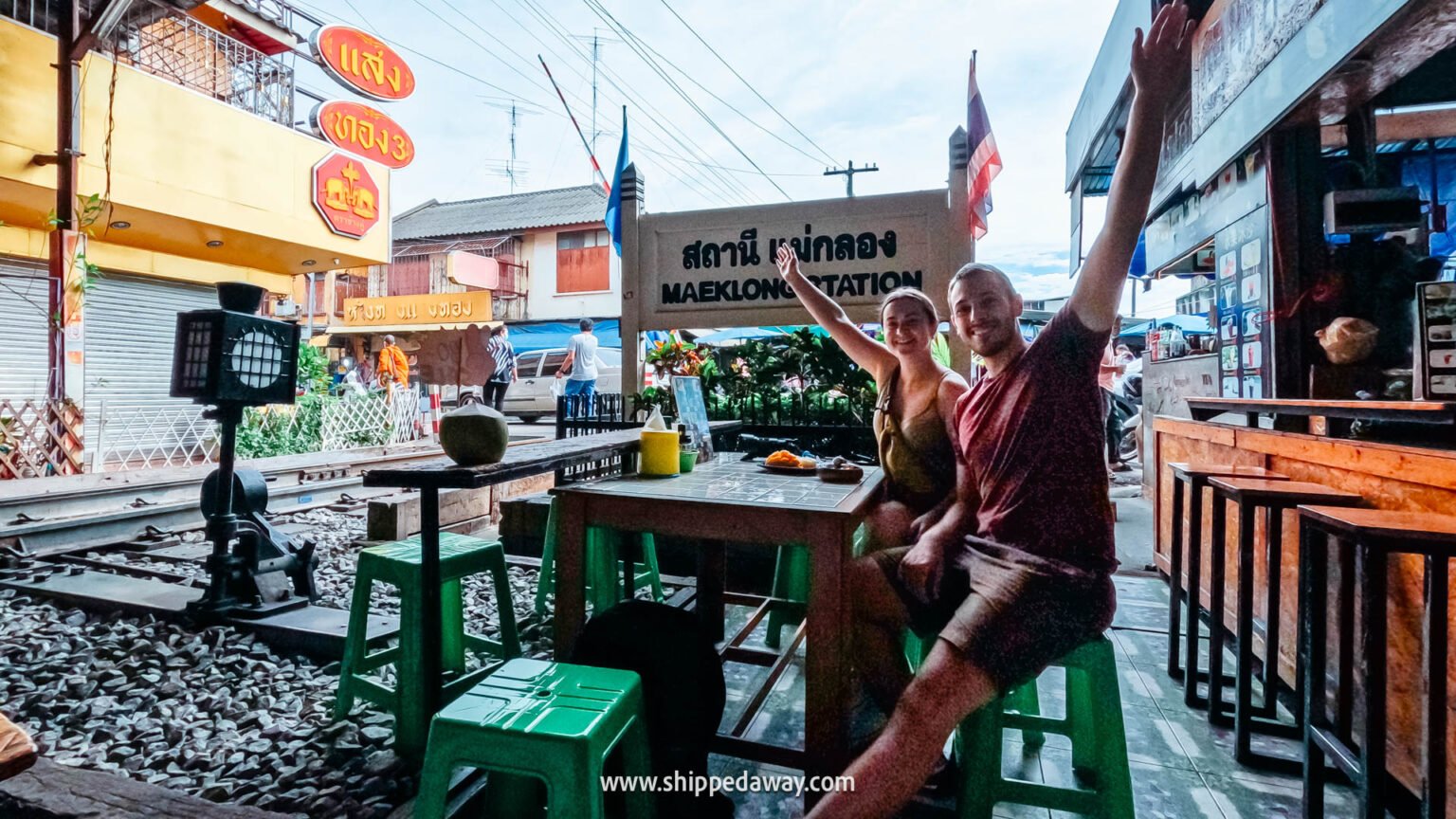 Maeklong Railway Market: Talad Rom Hub (Thailand Train Market)